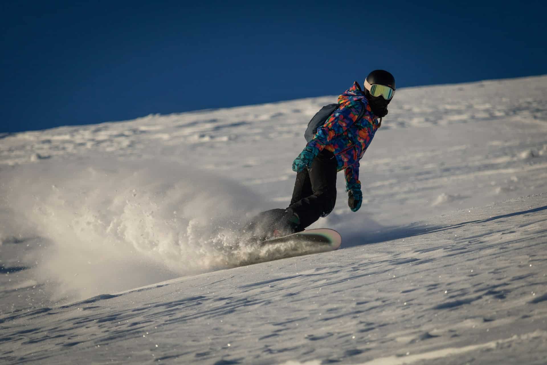 Common Snowboarding Knee Injuries & Prevention Tips